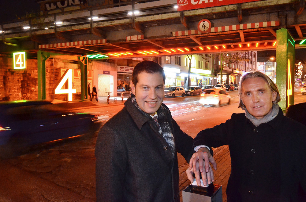 Thomas Eiskirch nimmt KunstLichtTor4 in Betrieb